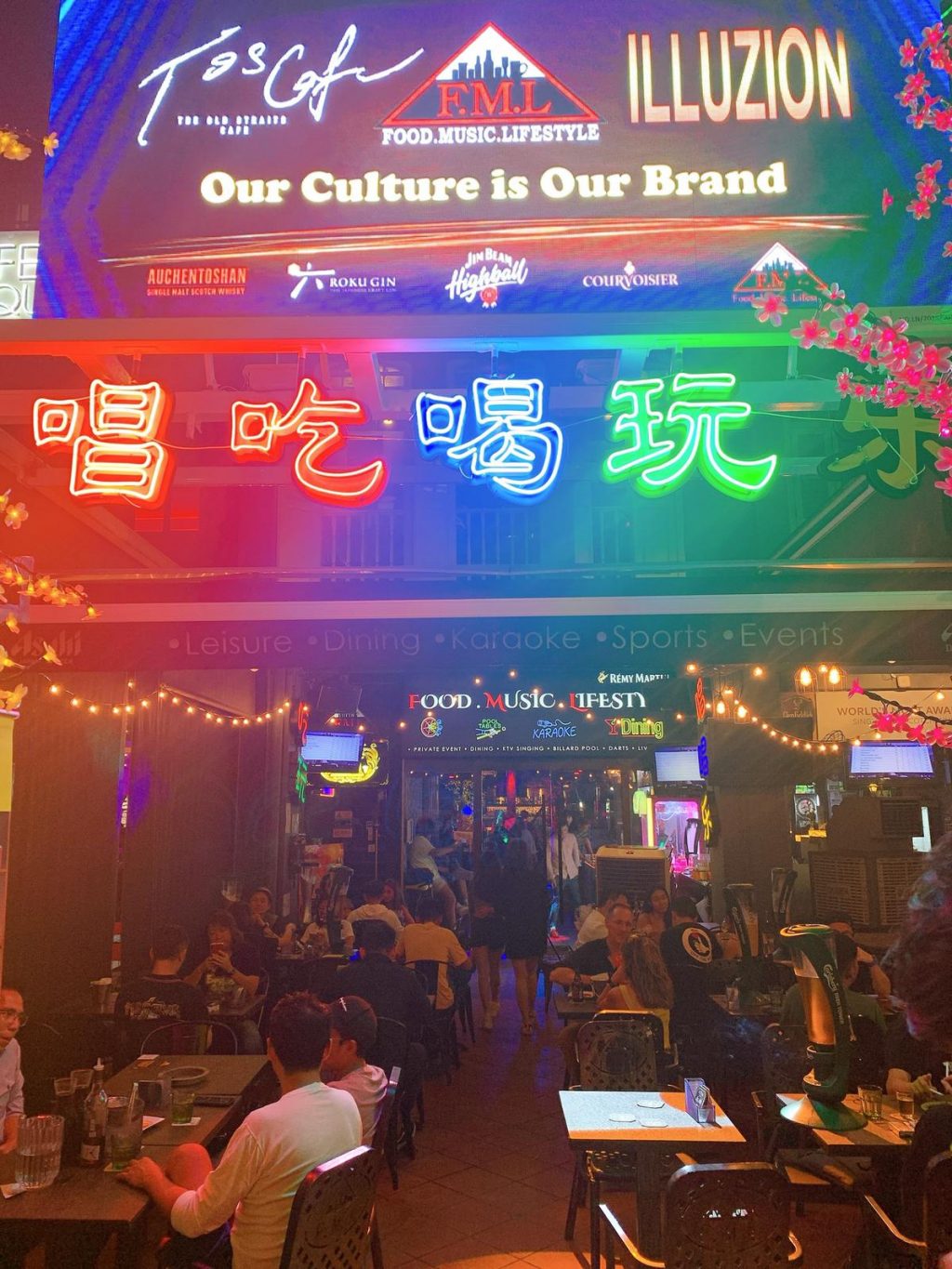 新加坡特色酒吧「Club FML」美食配啤酒🍻 限时送出啤酒塔，Ladies Night 解放压力嗨起来！ - 🇸🇬新加坡省钱皇后-皇后情报局